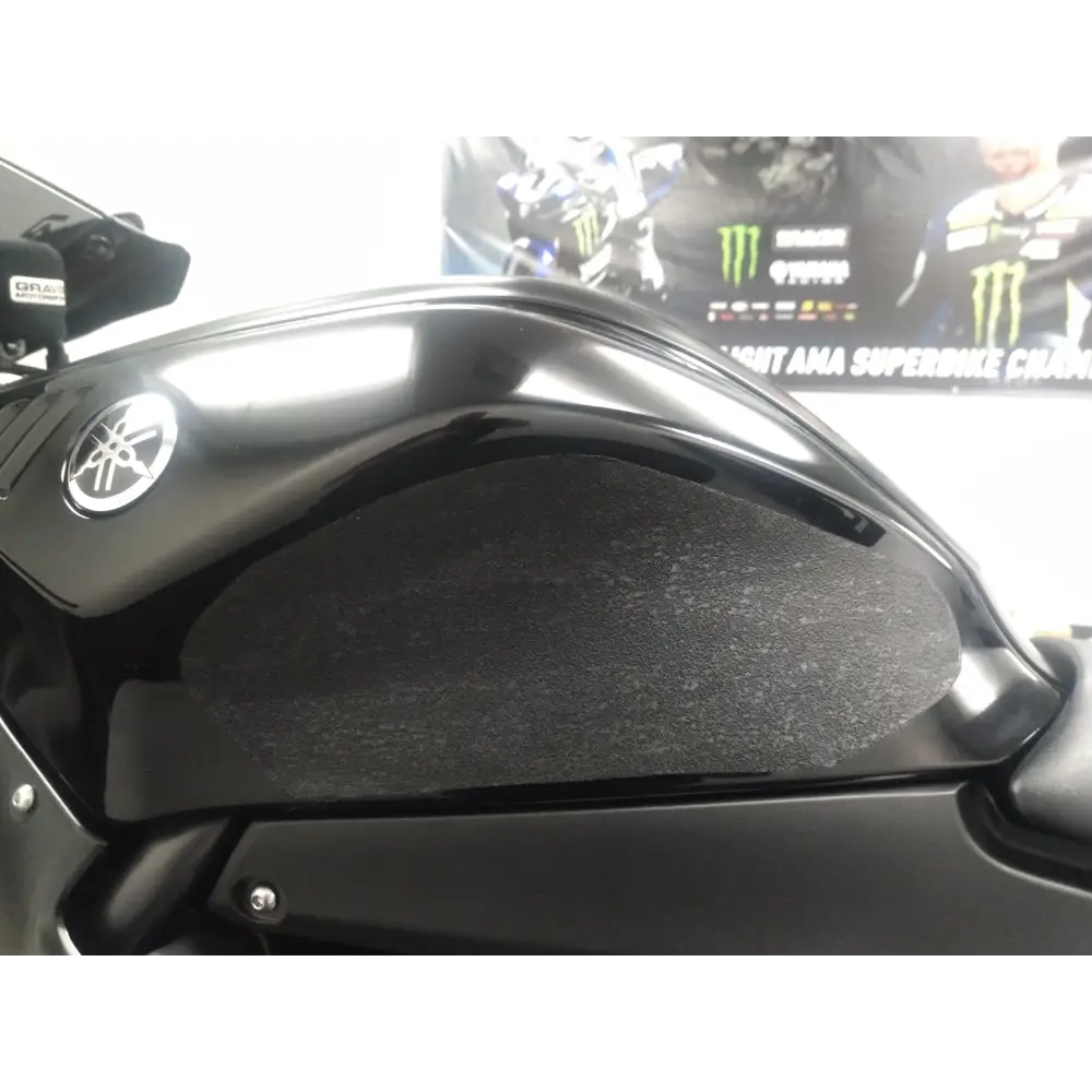 Yamaha R7 Tank Grip
